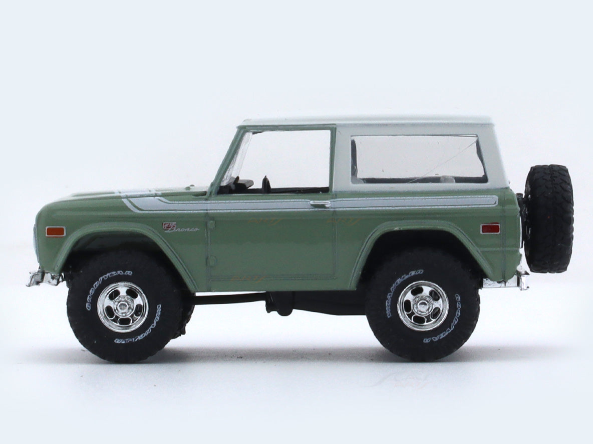 1976 Ford Bronco green 1:64 M2 Machines diecast hauler scale model ...