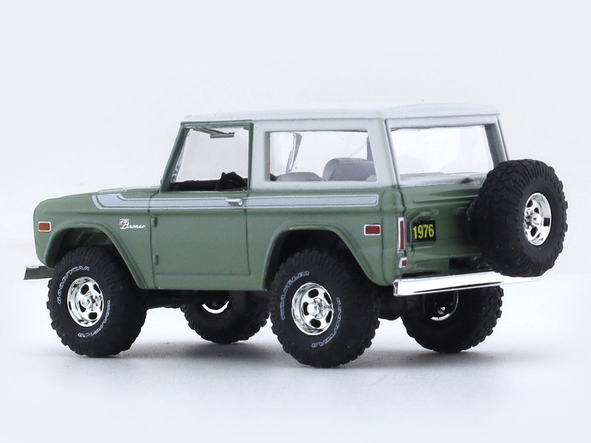 1976 Ford Bronco green 1:64 M2 Machines diecast hauler scale model ...