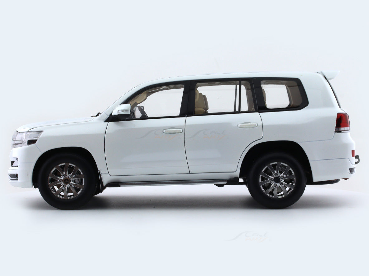 Toyota Land Cruiser LC200 white 1:18 Kengfai diecast Scale Model van ...