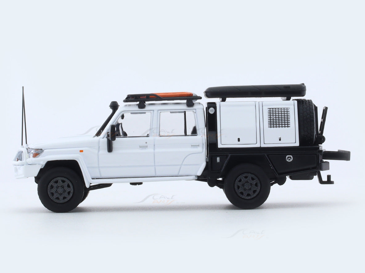 Toyota Land Cruiser LC79 Double Cab Pickup white 1:64 Autobots Model ...
