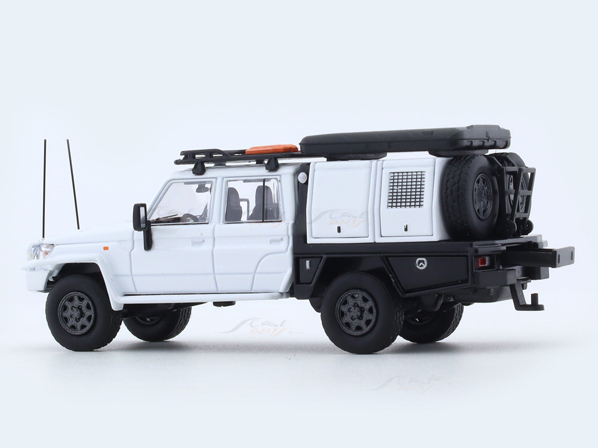 Toyota Land Cruiser LC79 Double Cab Pickup white 1:64 Autobots Model ...