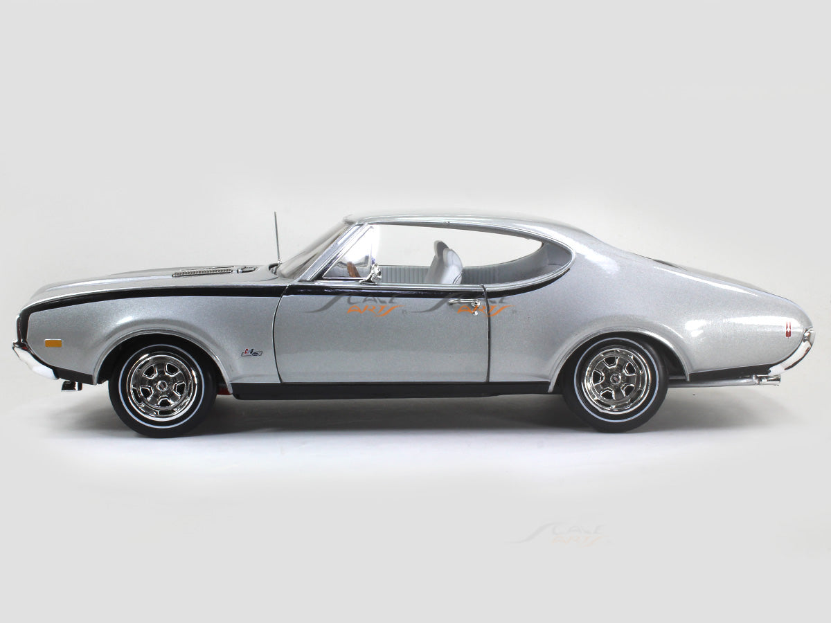 1968 Oldsmobile Cutlass Hurst edition 1:18 Auto World diecast scale ...