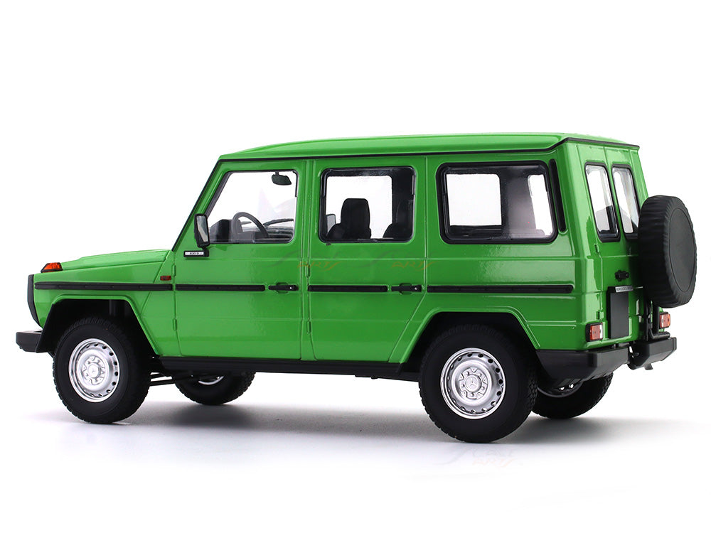 1980 Mercedes-Benz G Class LWB W460 green 1:18 Minichamps diecast scale ...